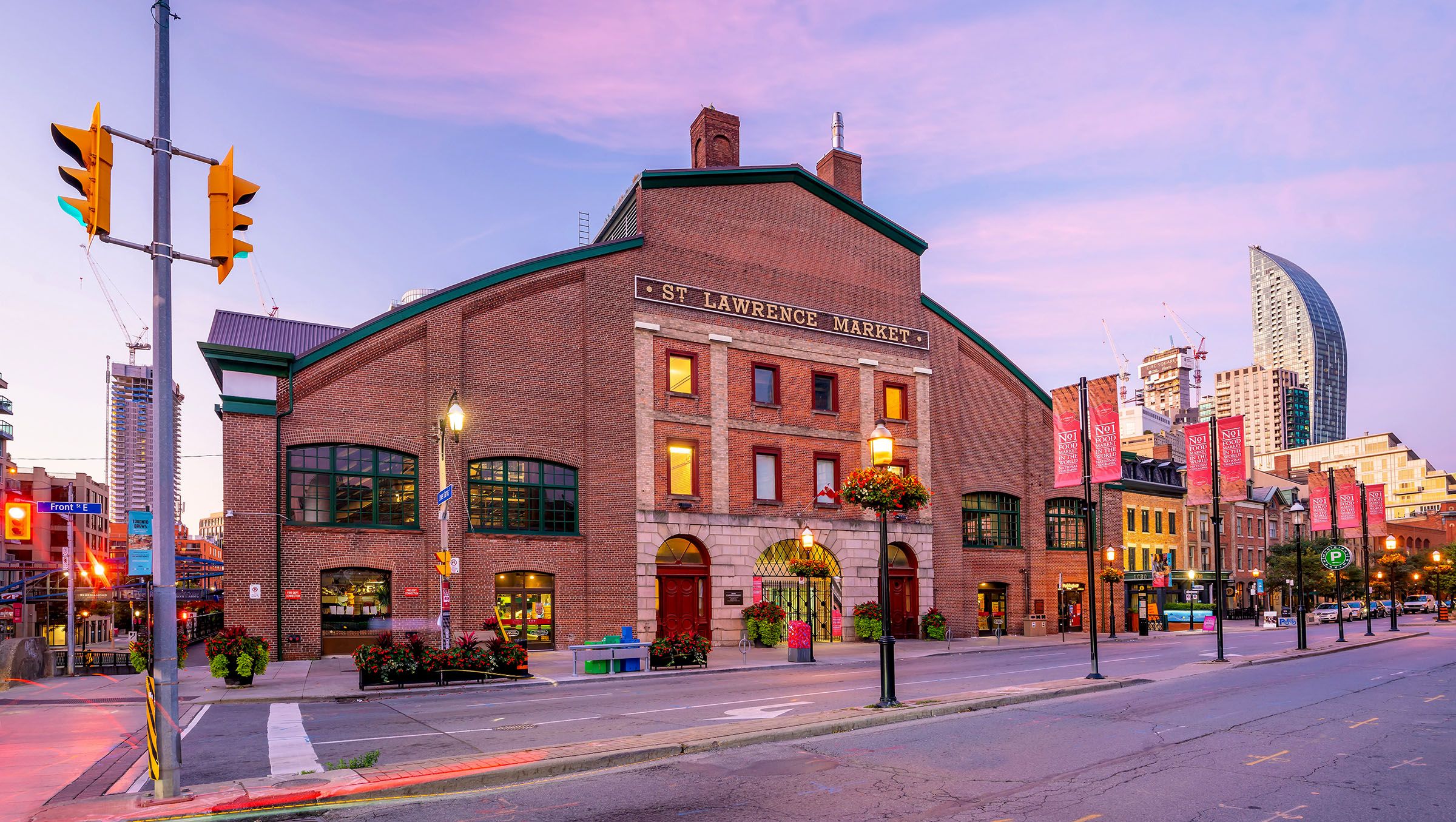 Stroll through Toronto's St. Lawrence Market - easyVoyage