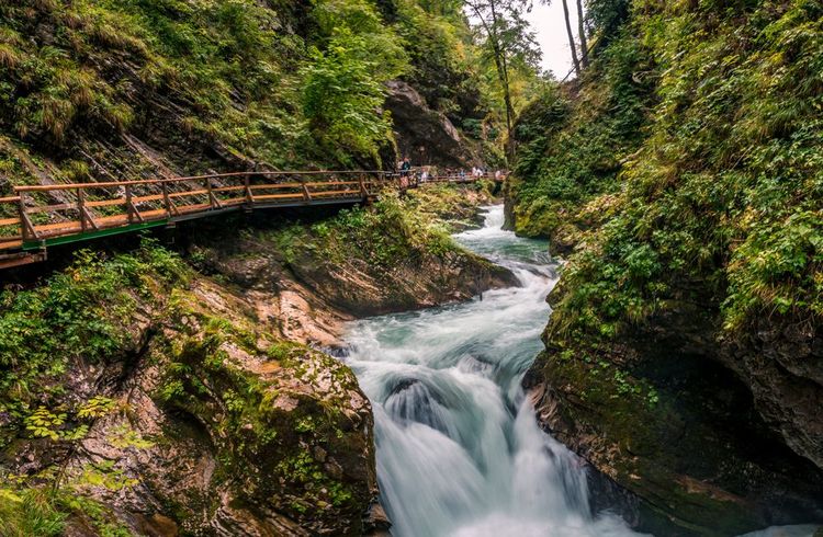 Grotte, cascades, gorges... A 2h de la France, découvrez la nature exceptionnelle de ce pays ...