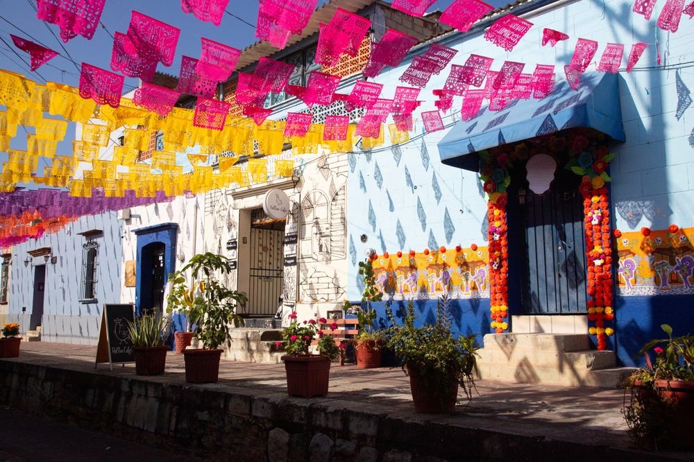 Loin des visites classiques, visitez ces quartiers festifs et arty aux ...