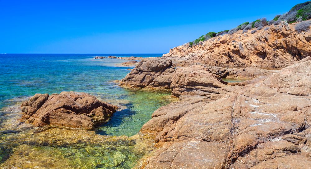 Surf et randonnée à la plage sauvage de Capo di Feno - easyVoyage